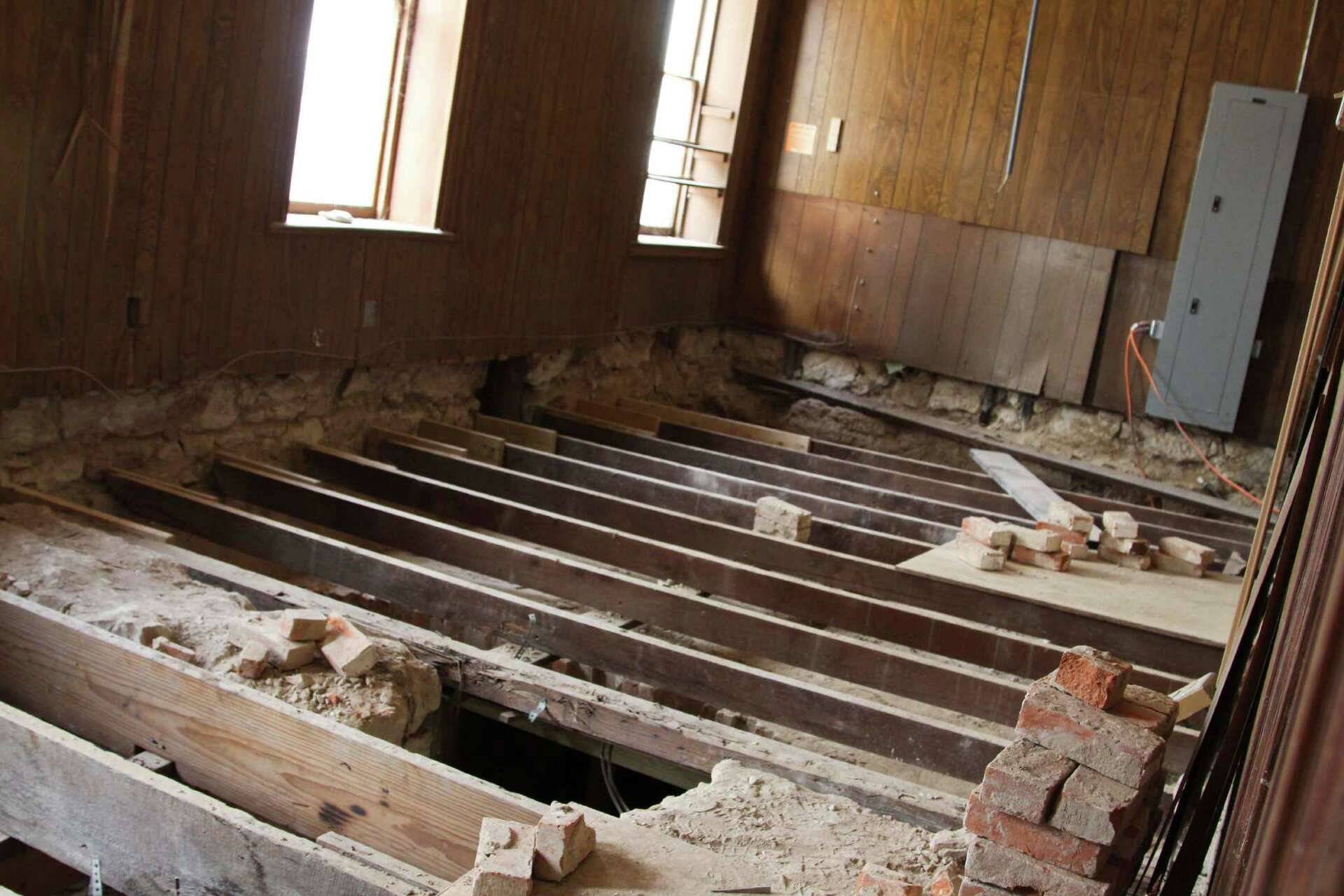 Architecture firm finds century-old cistern under Halff House in ...