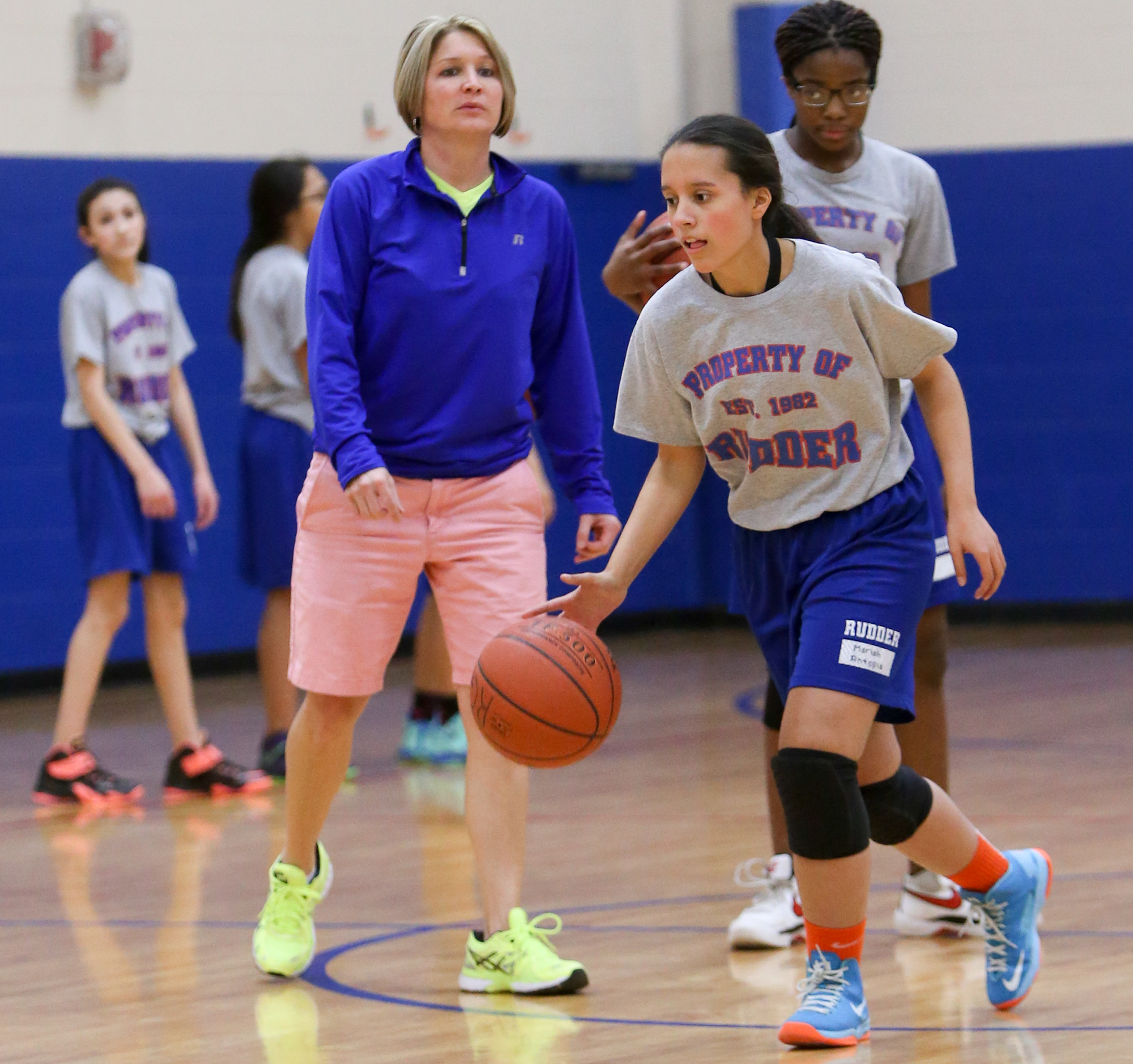 Courage on the court: Student returns to basketball team after a year ...