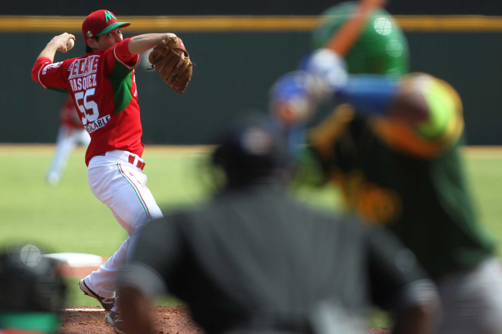 MLB notebook: Reagan-ex Vasquez signs with Philadelphia