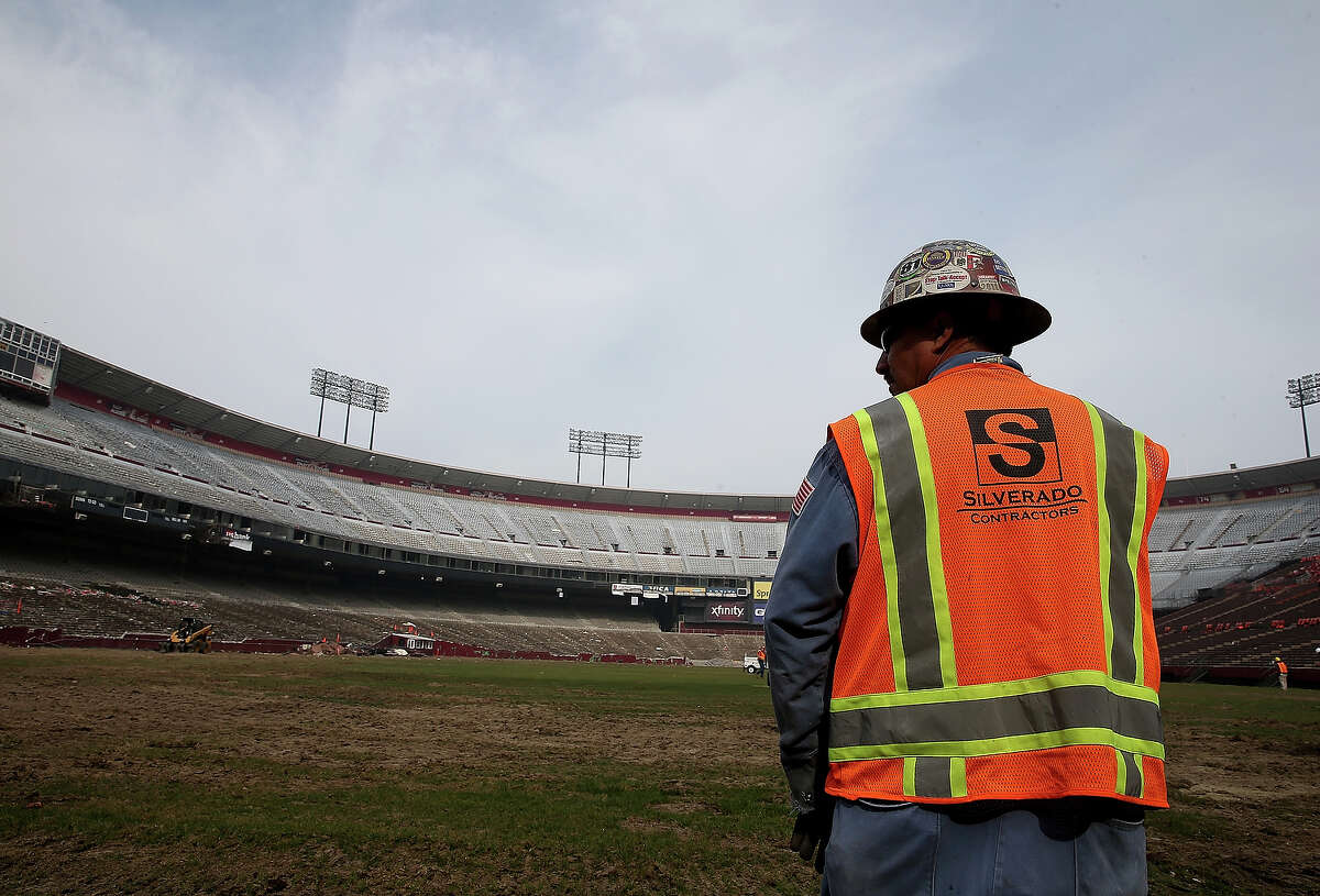 Last team at Candlestick Park is bent on demolition