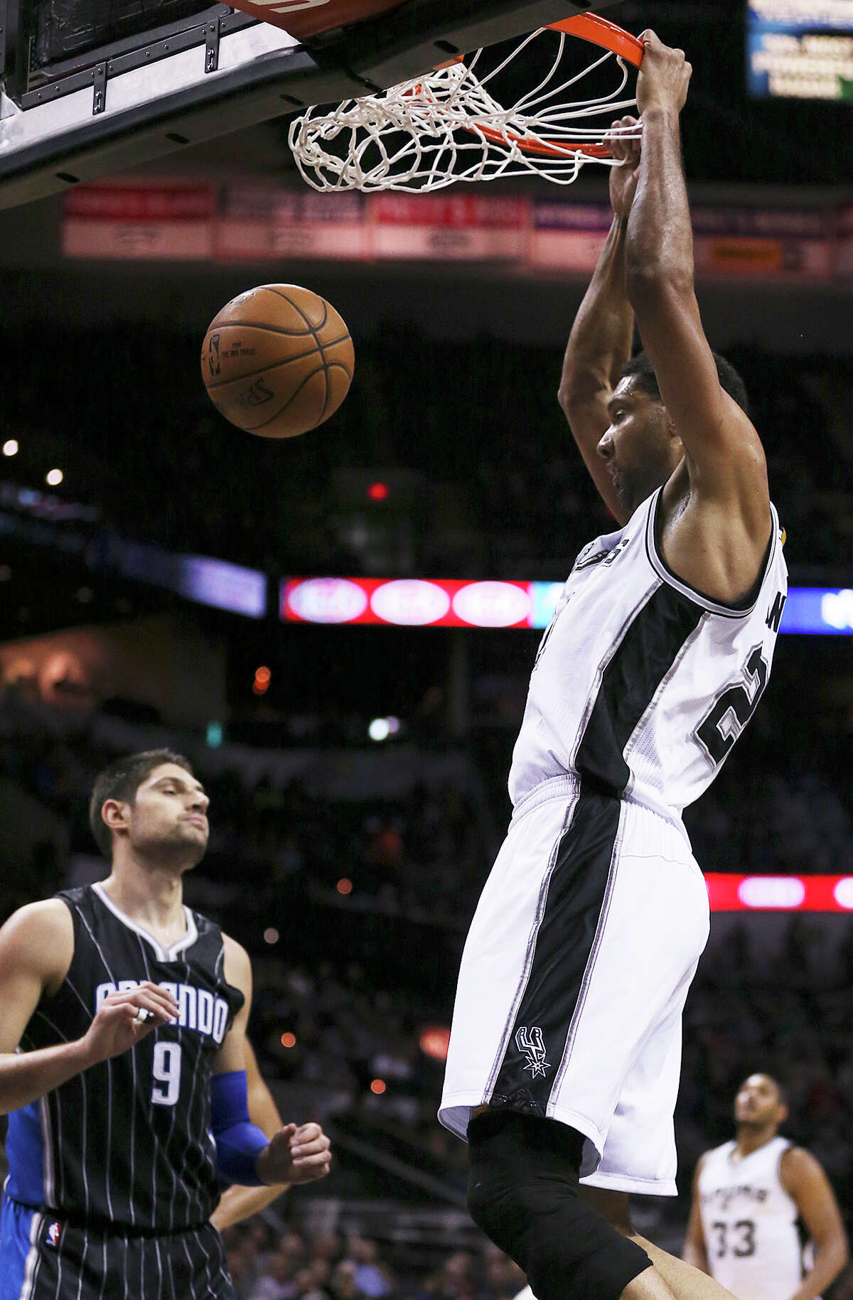 Spurs finally vanquish Magic behind Duncan