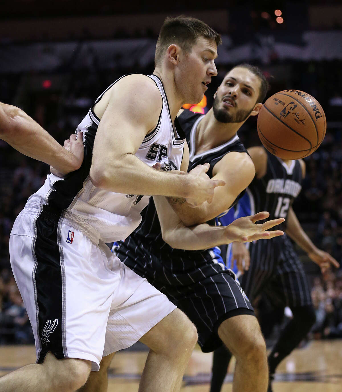 Spurs finally vanquish Magic behind Duncan