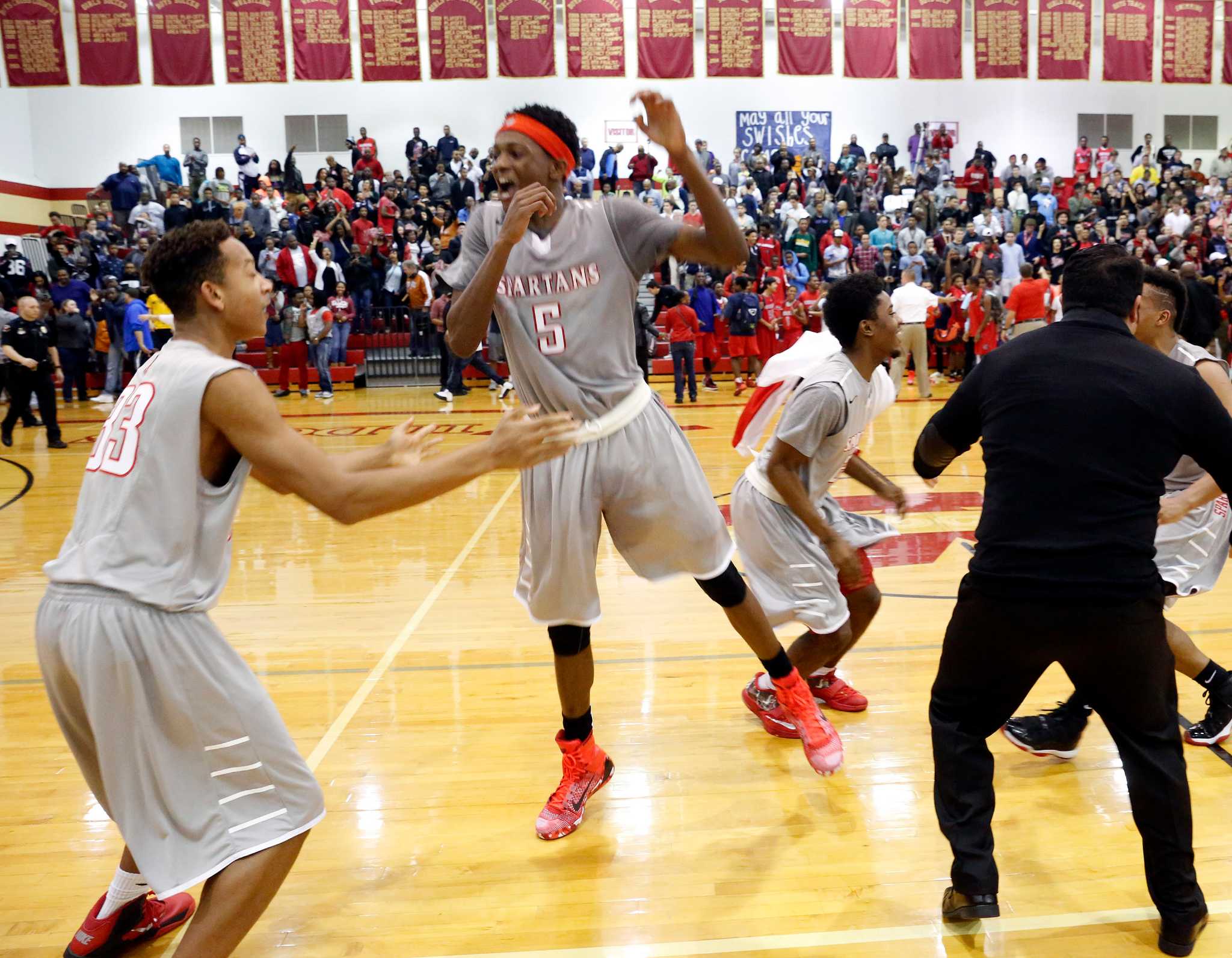 Cy Lakes tops Cy Woods to move into tie atop district