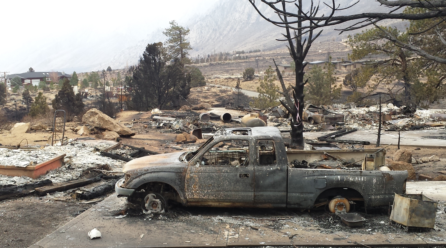 Mono County fire evacuees still waiting for OK to return home