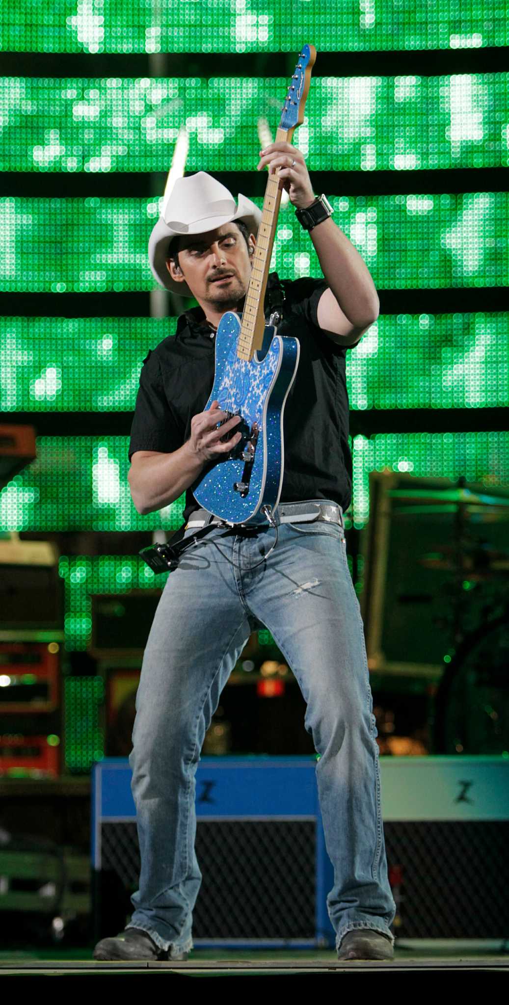 Brad Paisley offers country music with a wink