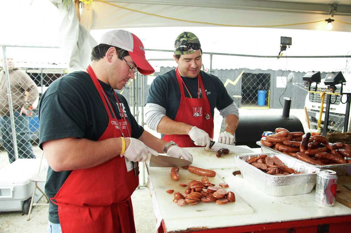 Rodeo barbecue cook-off keeps smoking the good stuff