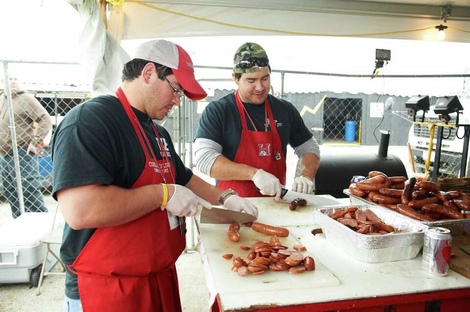 Rodeo barbecue cook-off keeps smoking the good stuff
