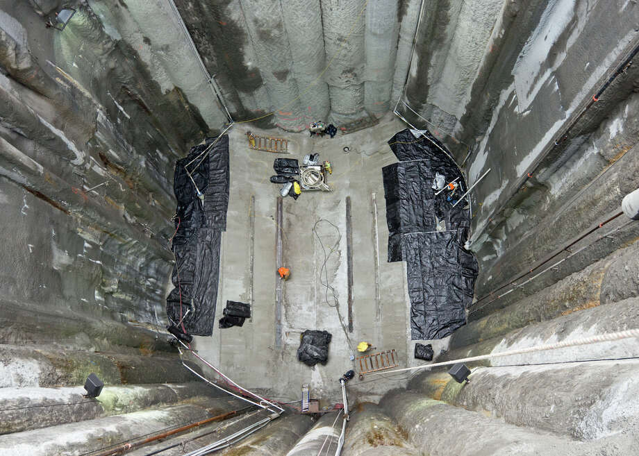 Workers build 'cradle' in Bertha rescue pit - seattlepi.com