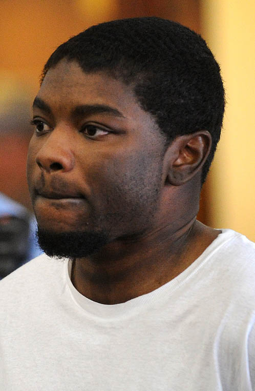 Witness stands firm in murder trial