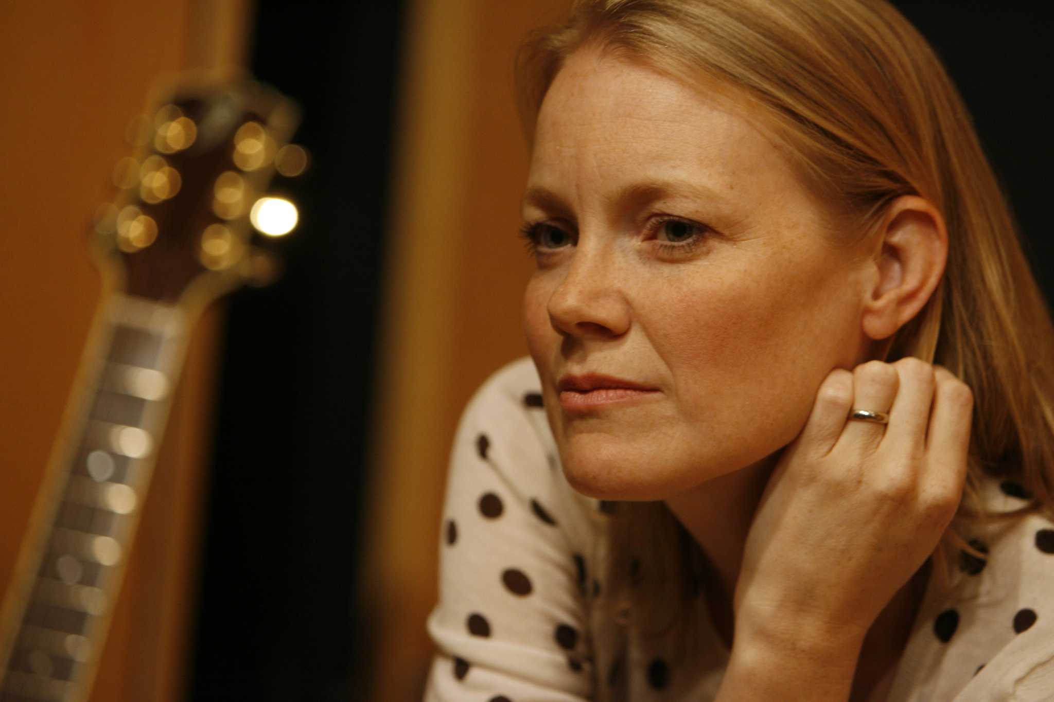 Singer-songwriter Kelly Willis plays to her fans