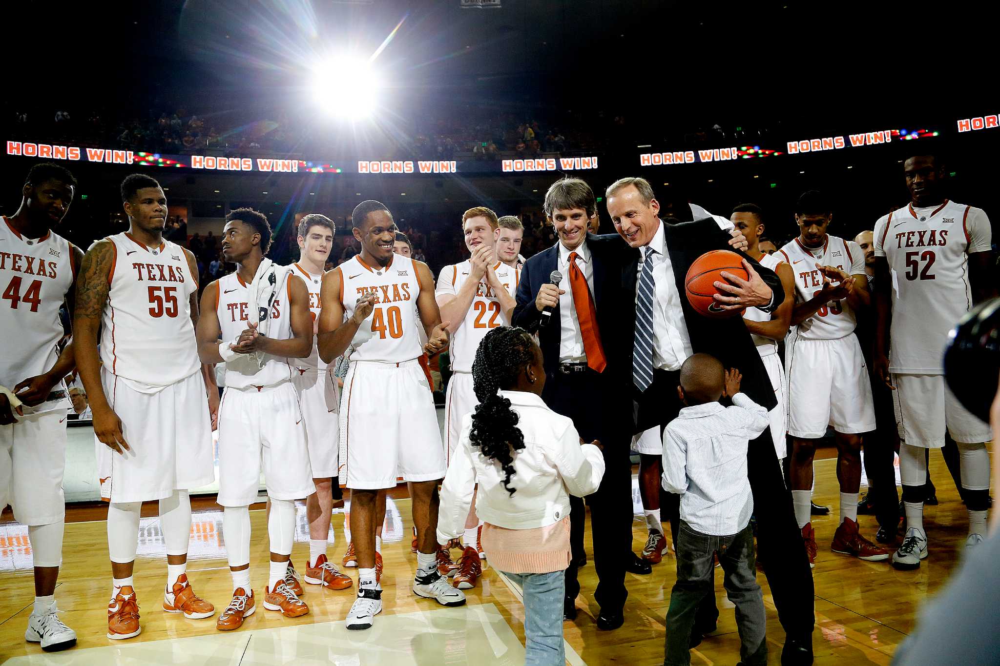 Texas coach Rick Barnes gets 600th win