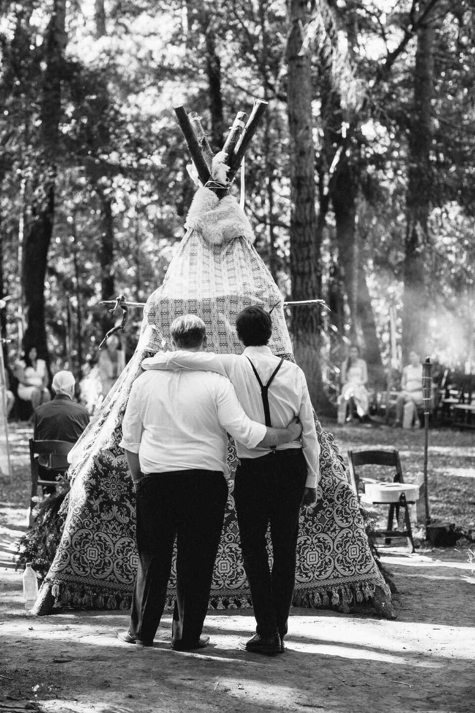 Couple tie the knot in earthly Ben Lomond wedding