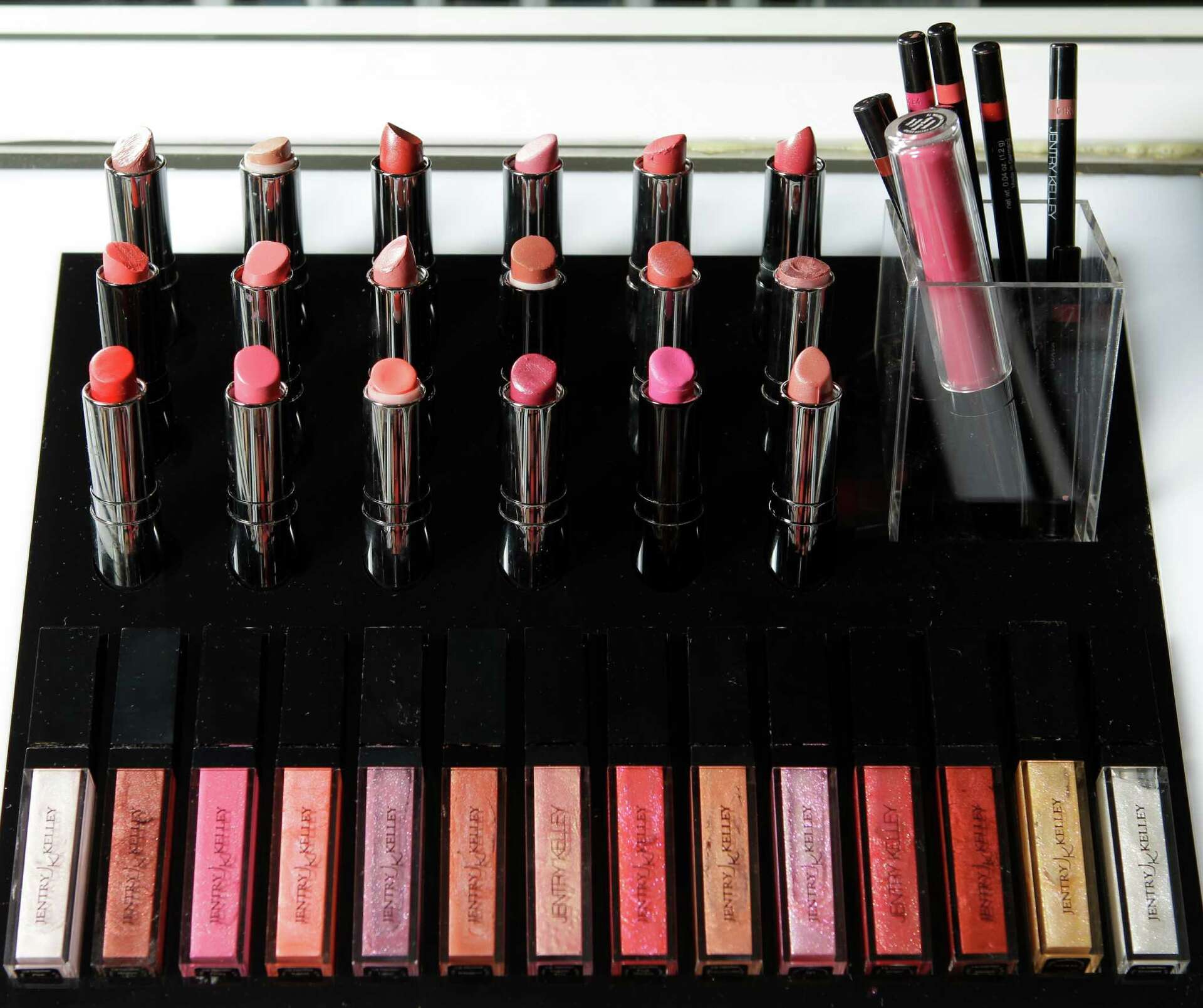 Makeup artist Jentry Kelley uplifts women with her cosmetics line