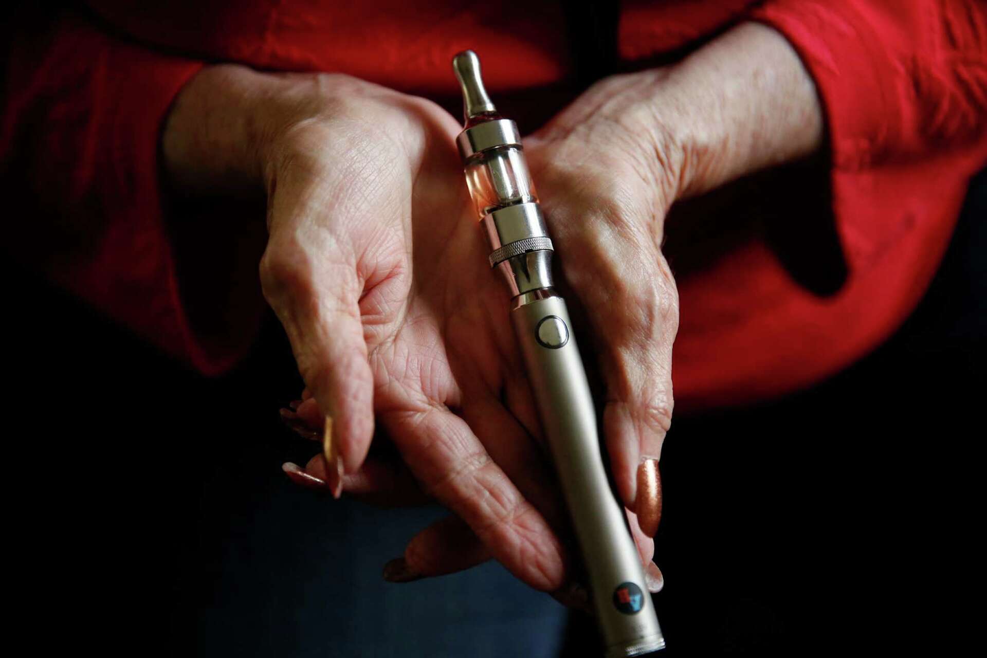 'Vaping’ hailed as stop-smoking aid despite warnings