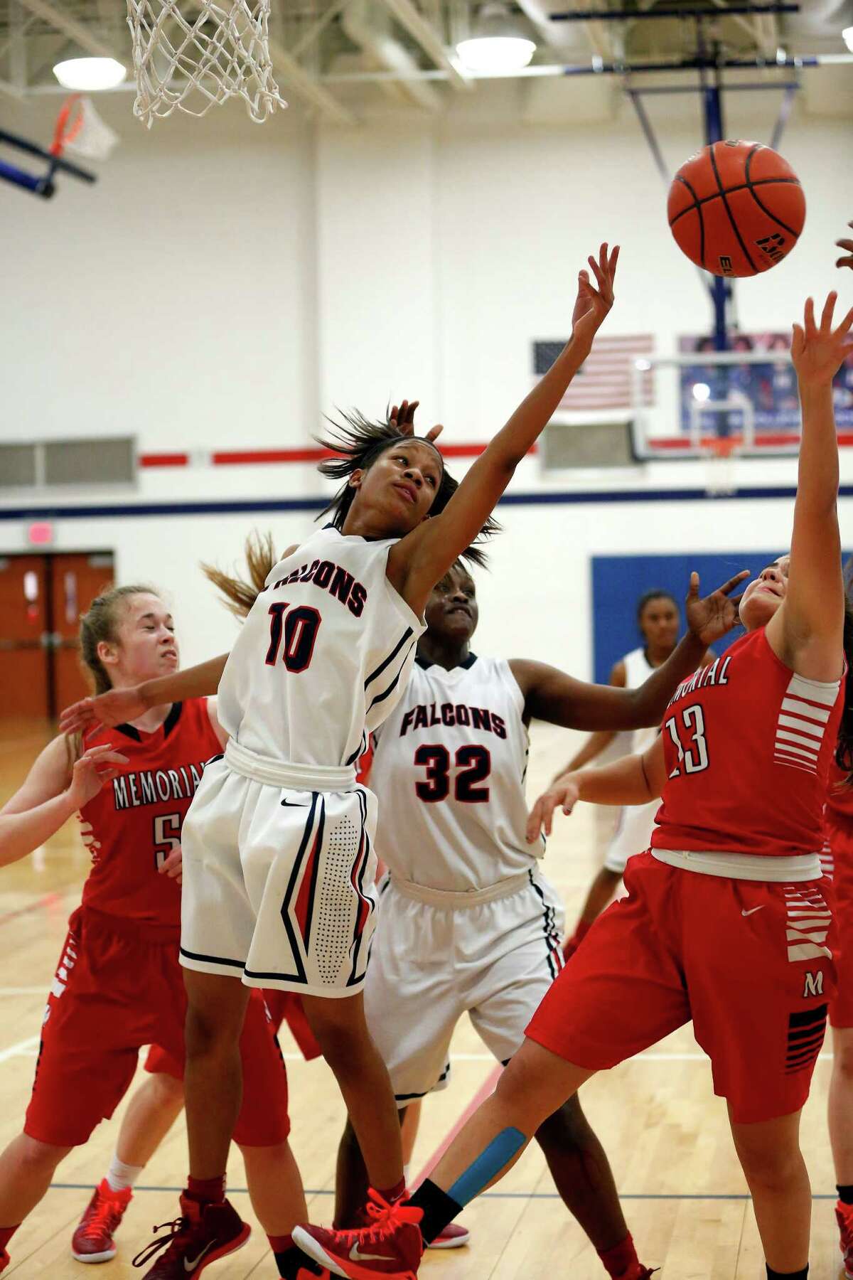 Aldine Davis knocks off Memorial to secure No. 1 playoff seed