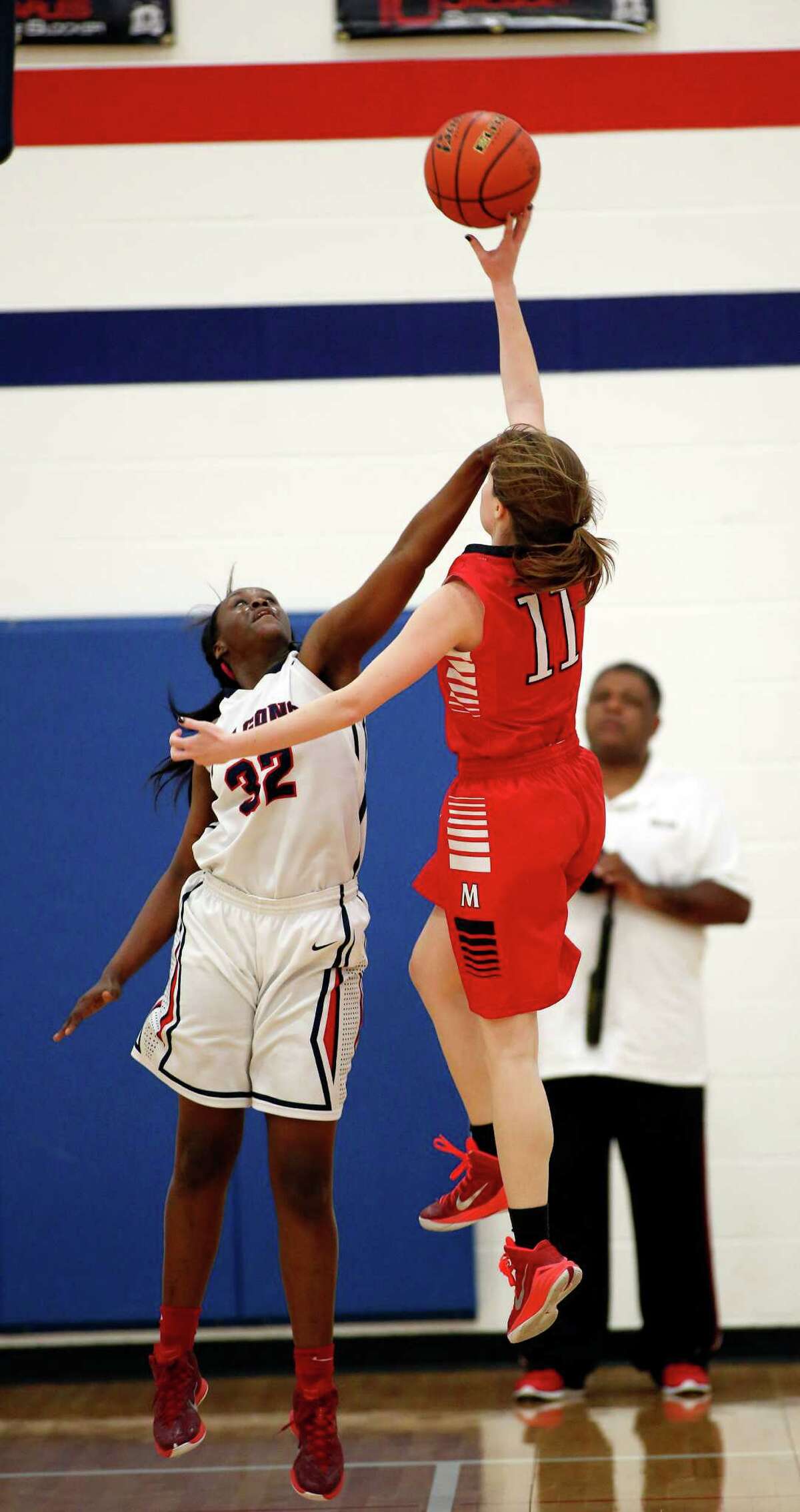 Aldine Davis knocks off Memorial to secure No. 1 playoff seed