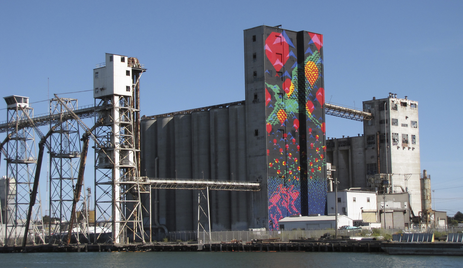 On S.F. waterfront, an old silo has new life as iconic art