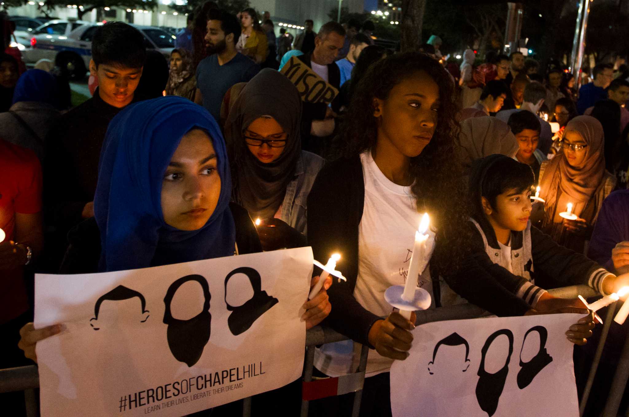 Hundreds in Houston gather to honor Muslim shooting victims