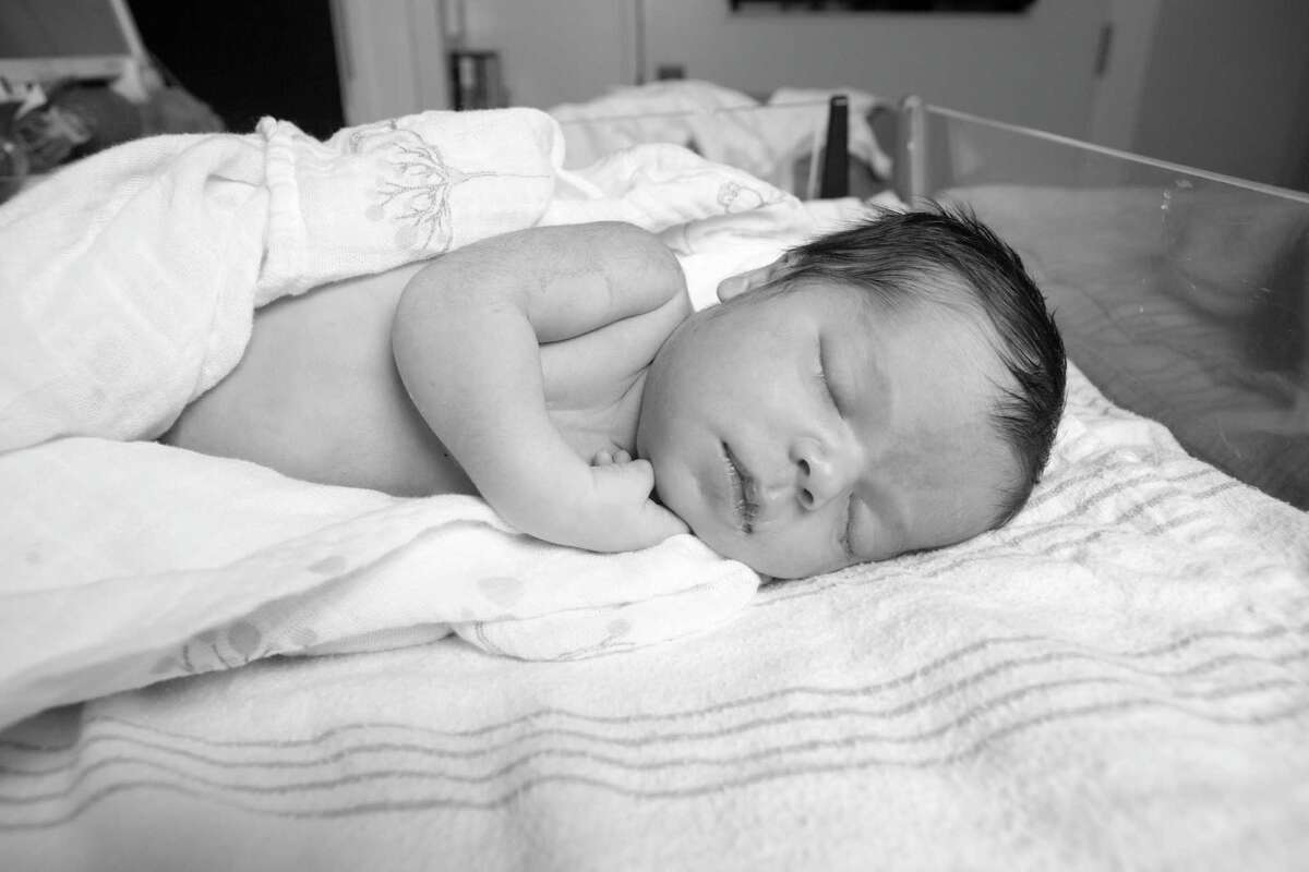 Volunteer photographers preserve families' memories of babies lost at birth