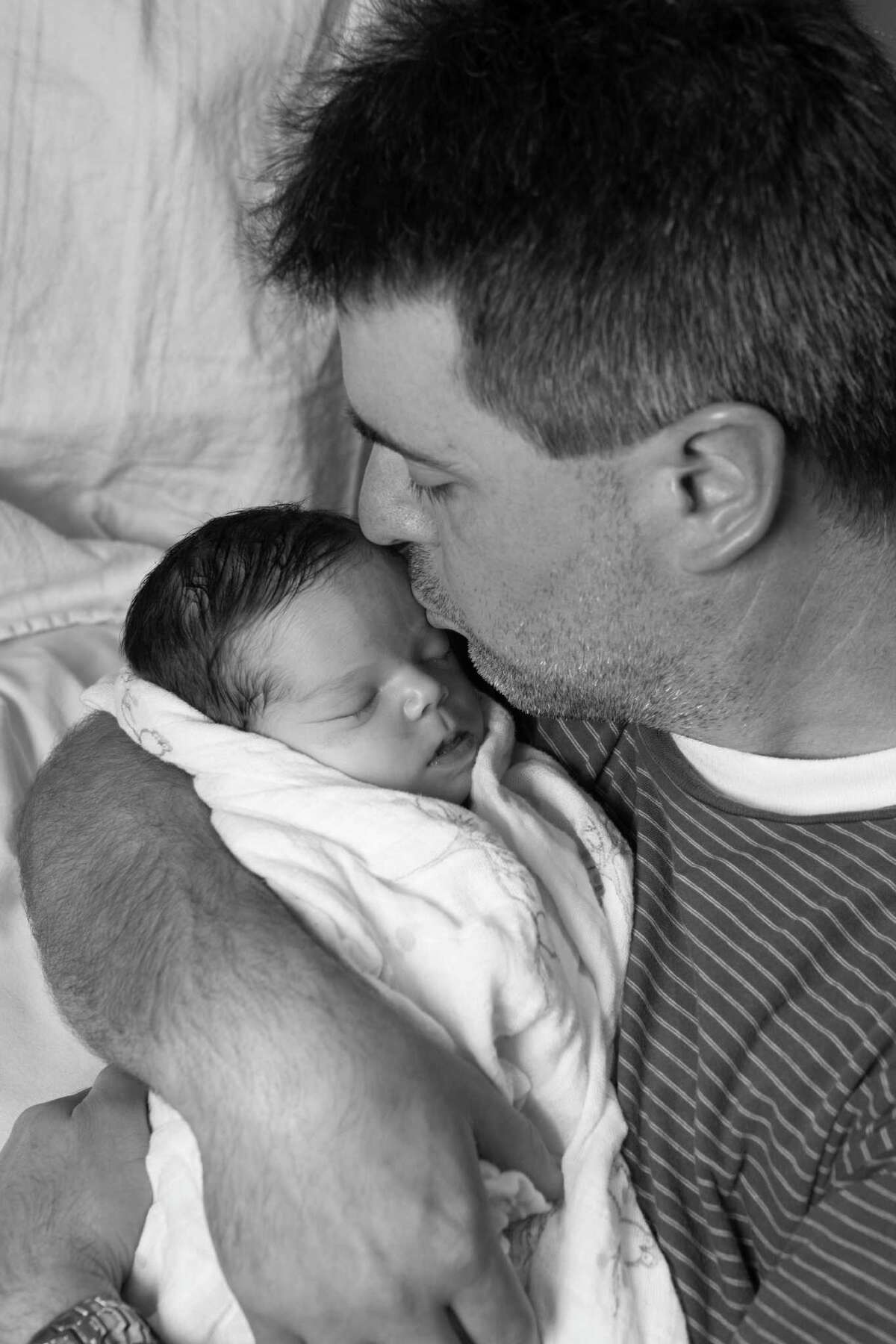 Volunteer photographers preserve families' memories of babies lost at birth