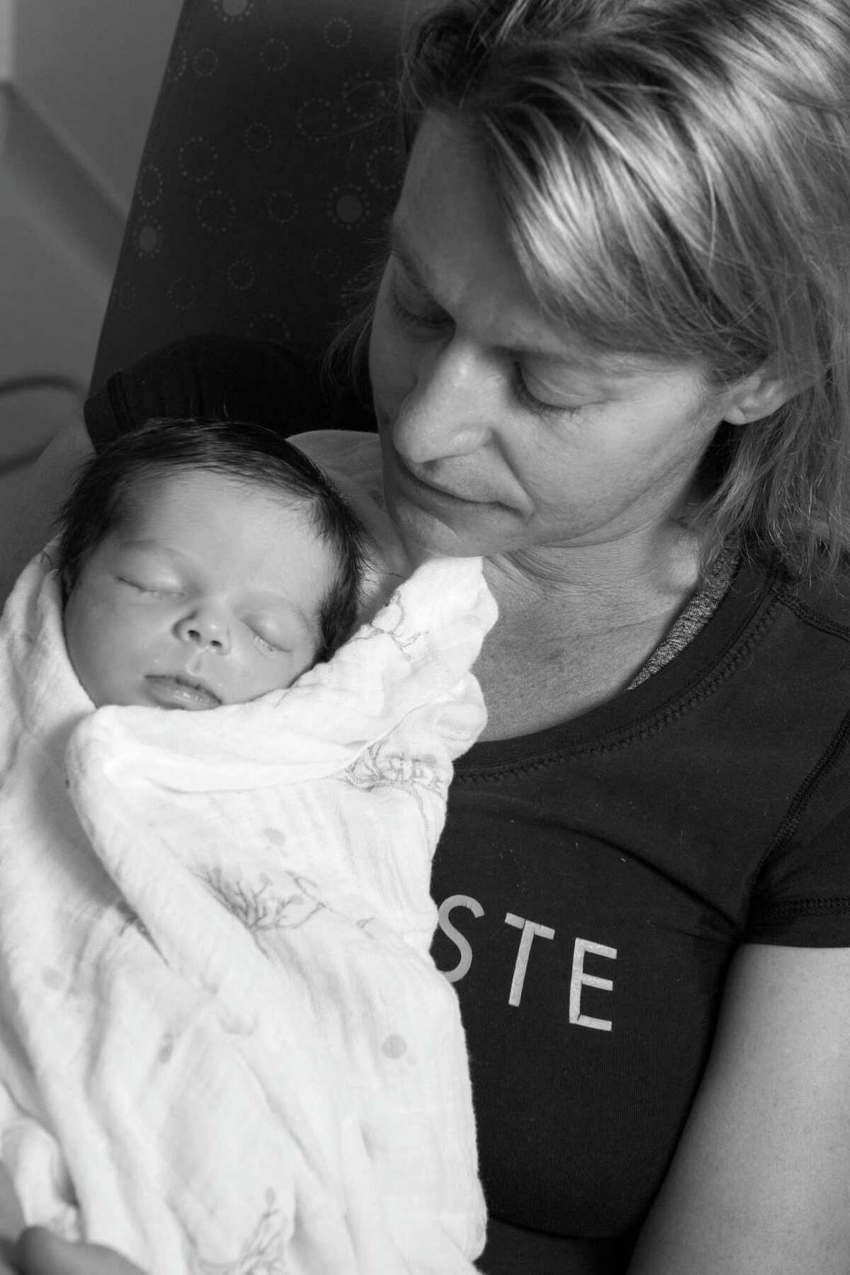 Volunteer photographers preserve families' memories of babies lost at birth