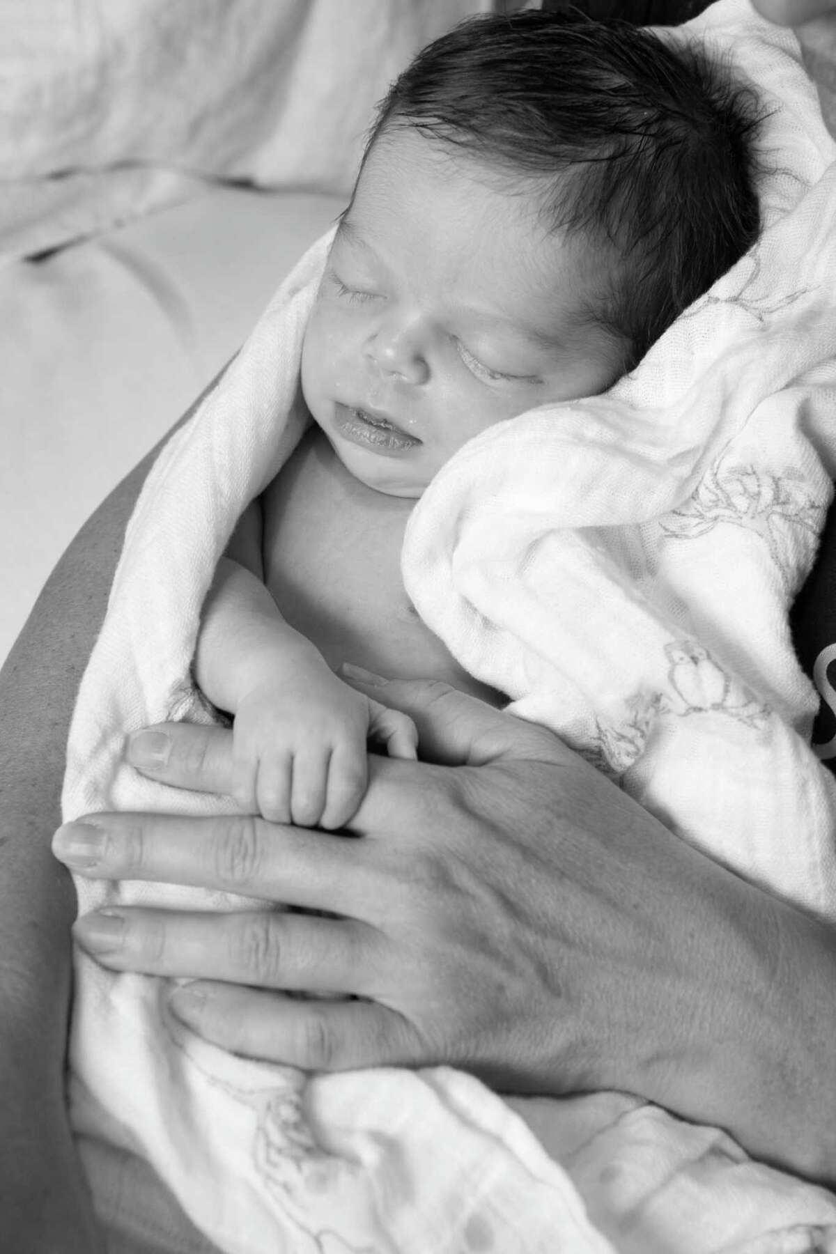 Volunteer photographers preserve families' memories of babies lost at birth
