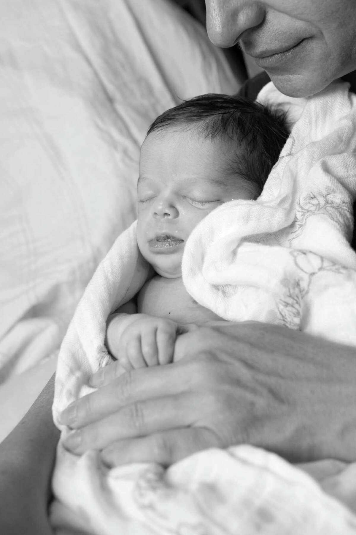 Volunteer photographers preserve families' memories of babies lost at birth