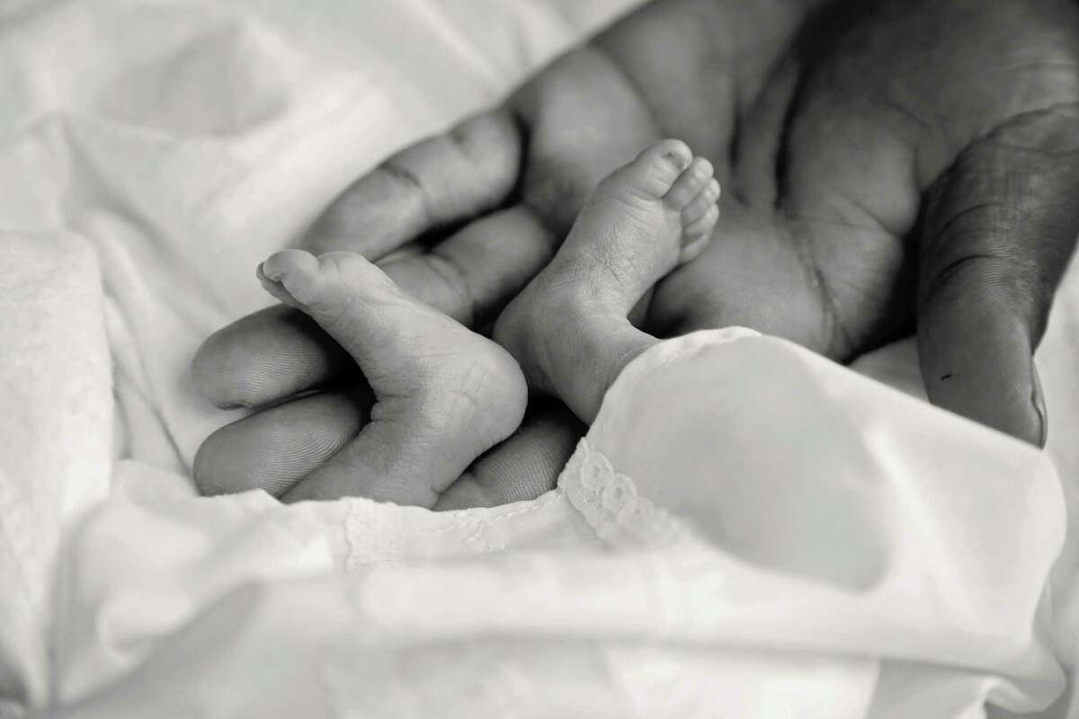 Volunteer photographers preserve families' memories of babies lost at birth