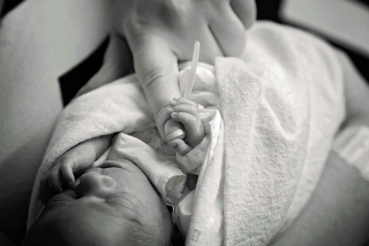 Volunteer photographers preserve families' memories of babies lost at birth