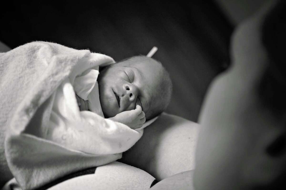 Volunteer photographers preserve families' memories of babies lost at birth