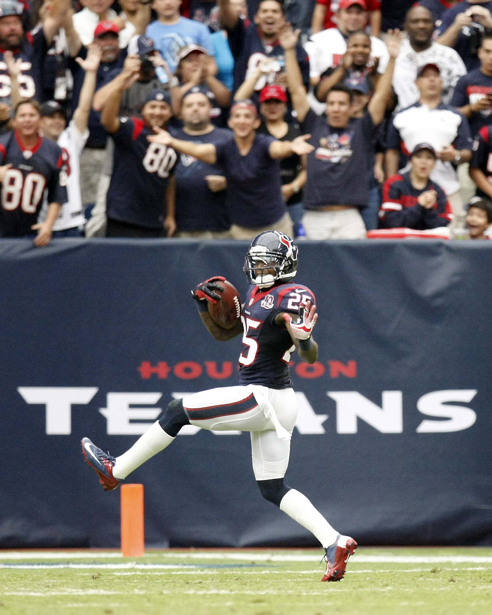 Texans seek to keep CB Jackson in the fold