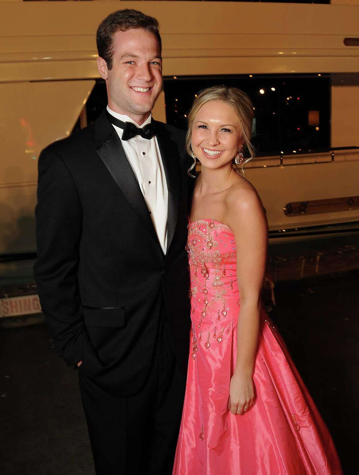 Pitbull to perform at Mardi Gras gala in Galveston