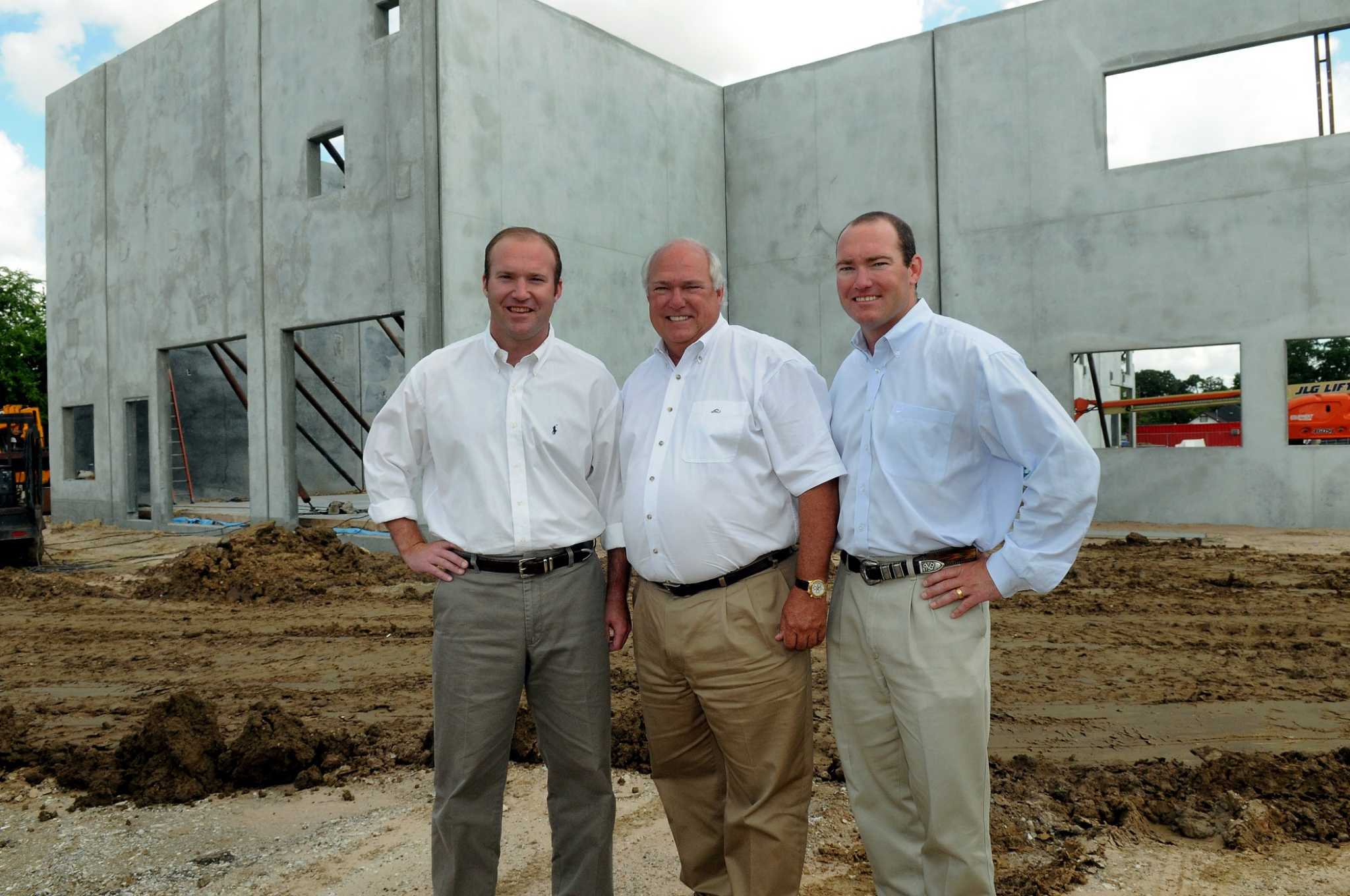 Ford dealership shows off renovations