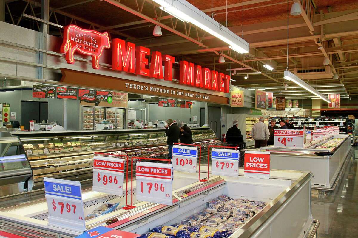 Foodie bait: Grocery stores go to new extremes for shoppers' attention