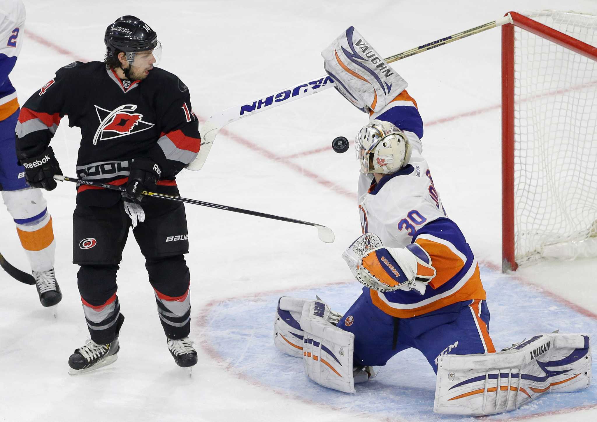 Backup goalie lifts Isles
