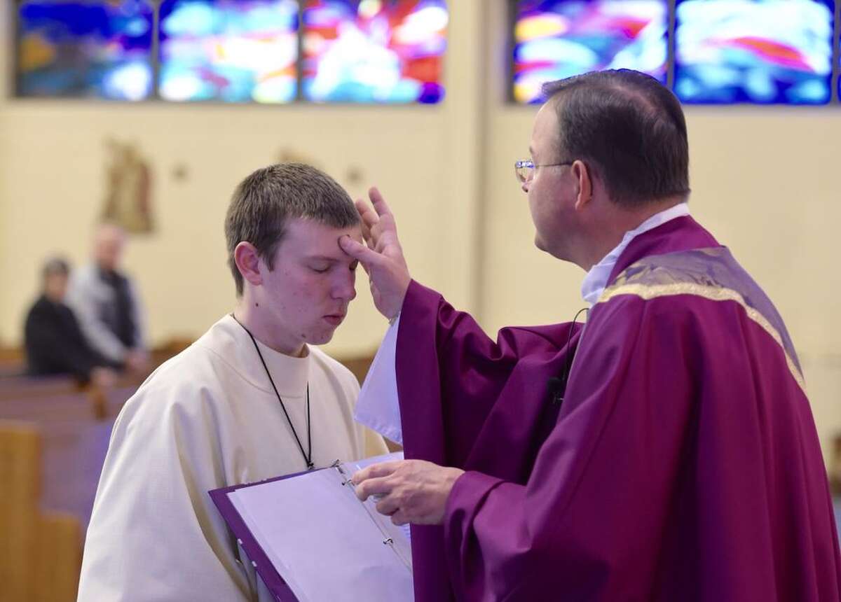 Photos: Christians embrace Ash Wednesday