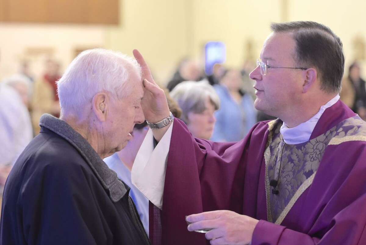 Photos: Christians embrace Ash Wednesday