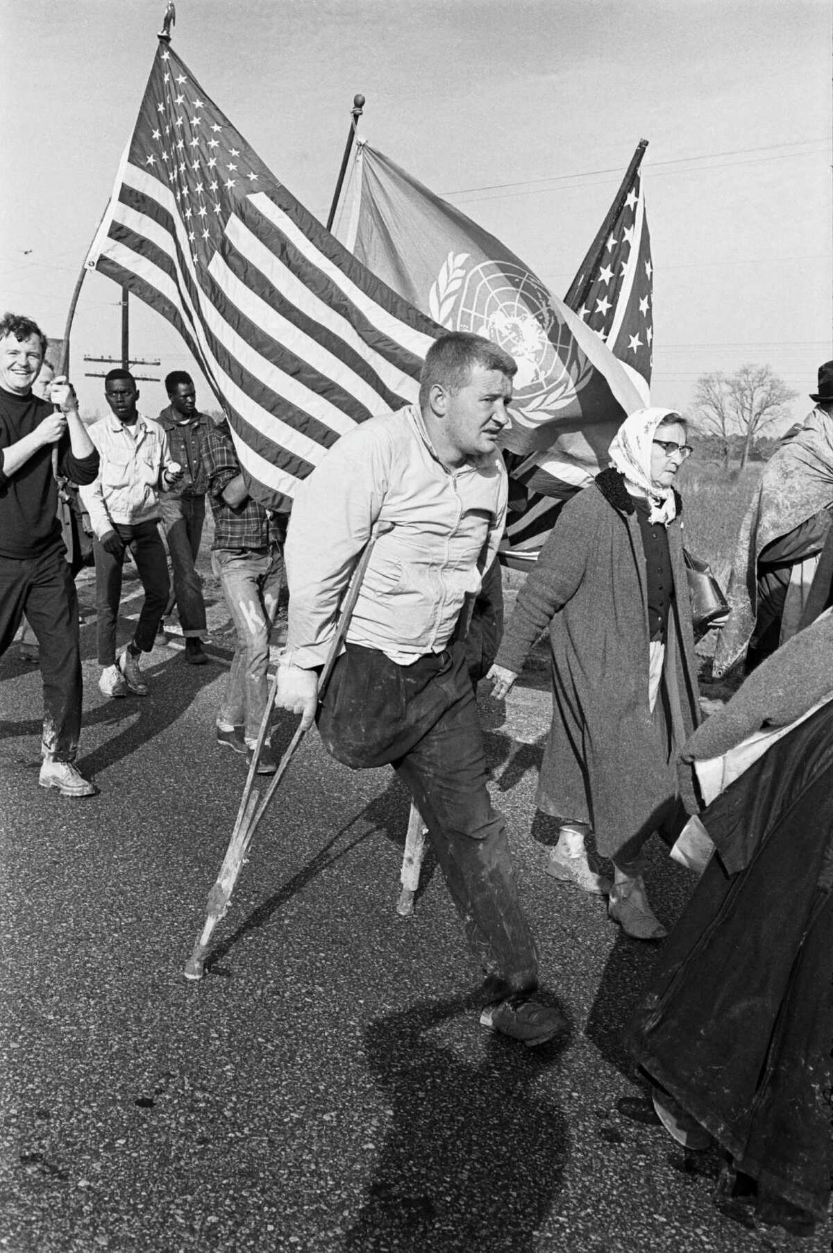 Unseen photos from Selma march revealed in new University of Texas archive