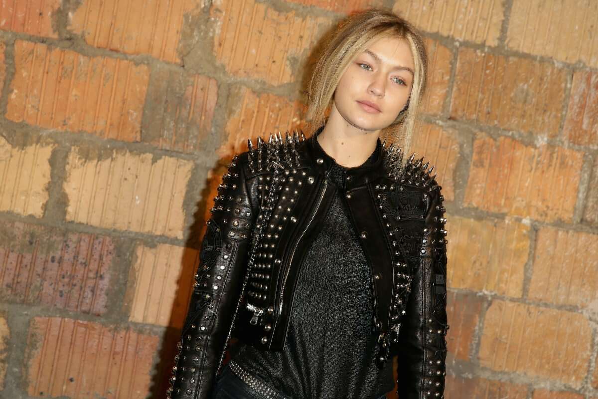 Gymnast Aly Raisman poses nude in #MeToo-inspired photoshoot for SI's ...