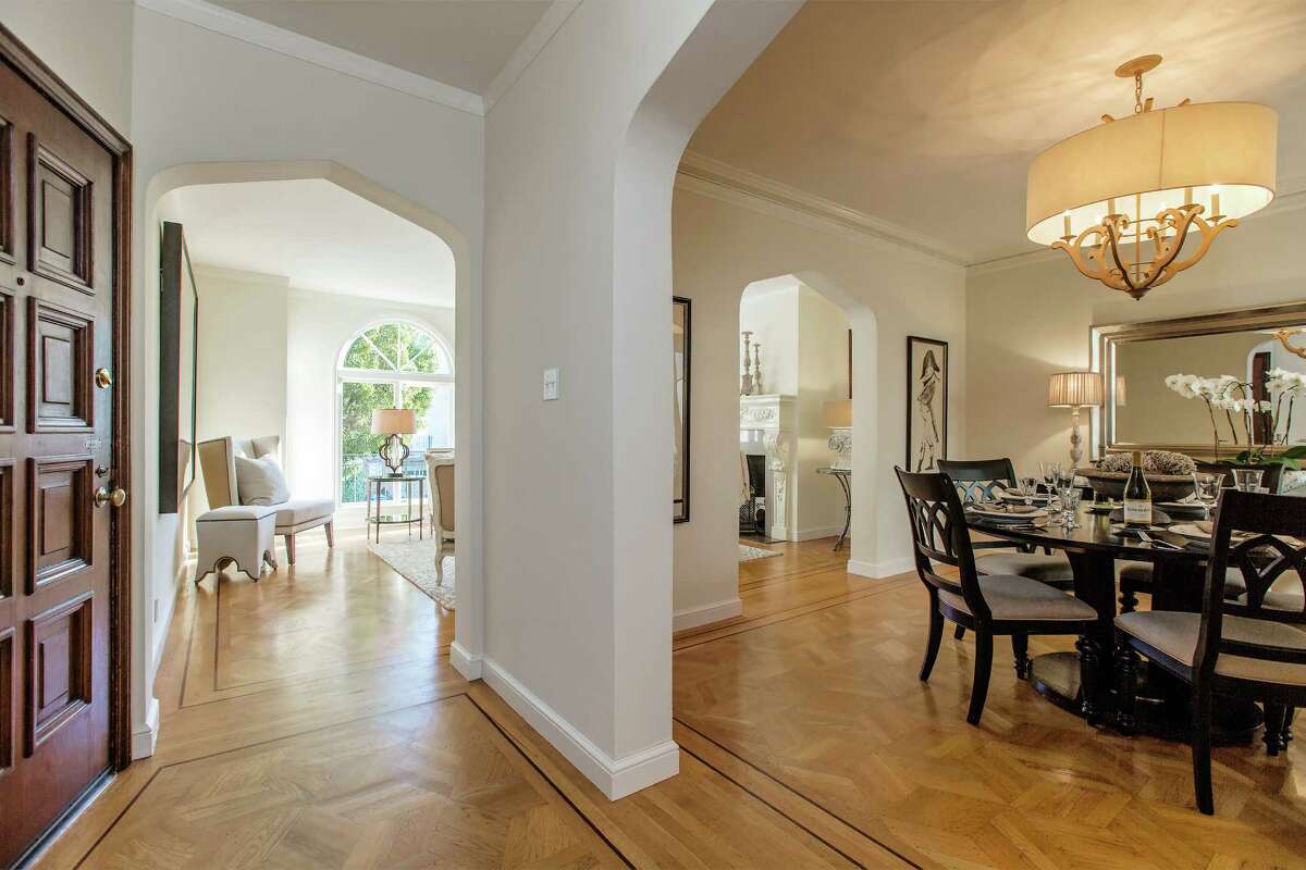 Stager draws inspiration for two-level flat from nearby Palace of Fine Arts