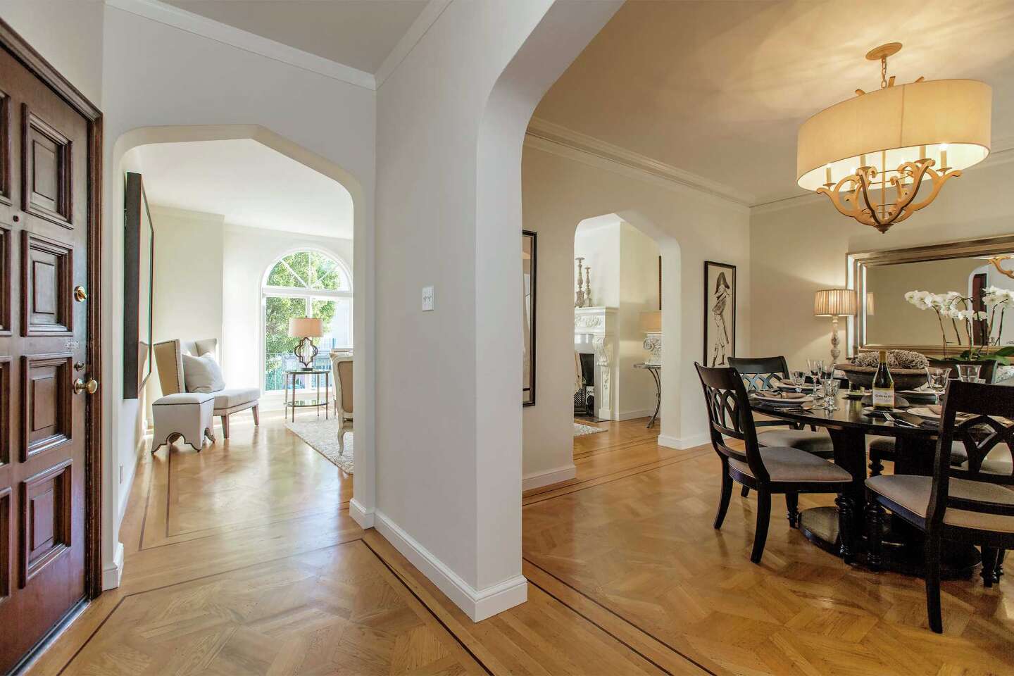 Stager draws inspiration for two-level flat from nearby Palace of Fine Arts