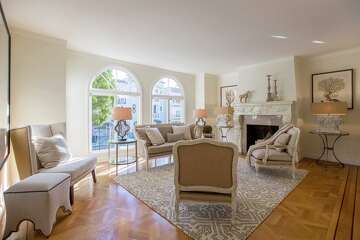 Stager draws inspiration for two-level flat from nearby Palace of Fine Arts