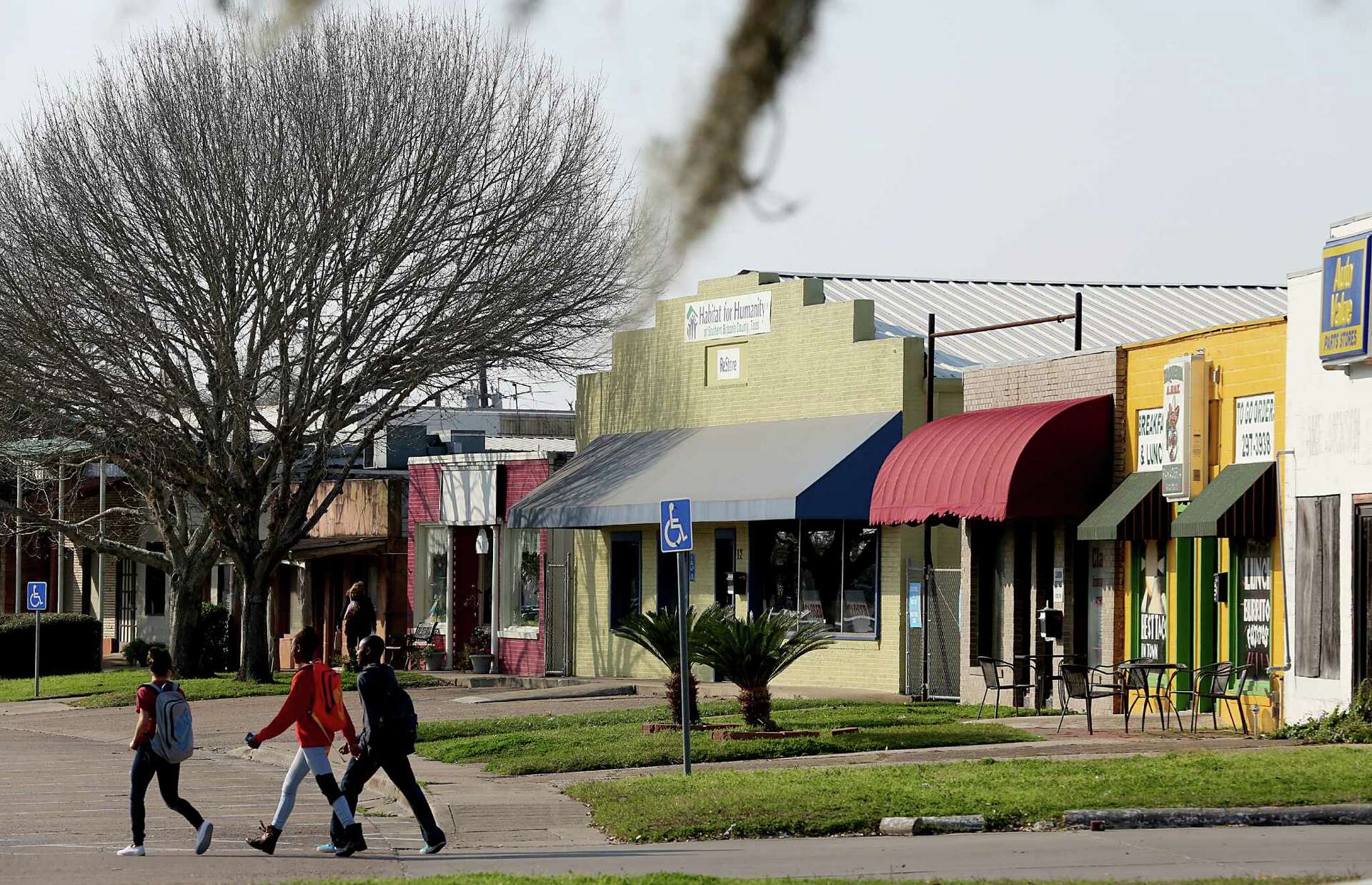 As Houston prepares to cool, Lake Jackson's building boom heats up