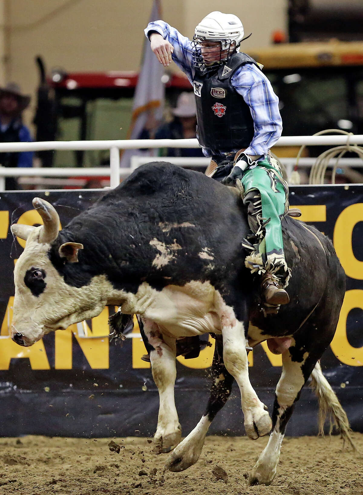 Good-timin’ Brad Paisley style at San Antonio rodeo