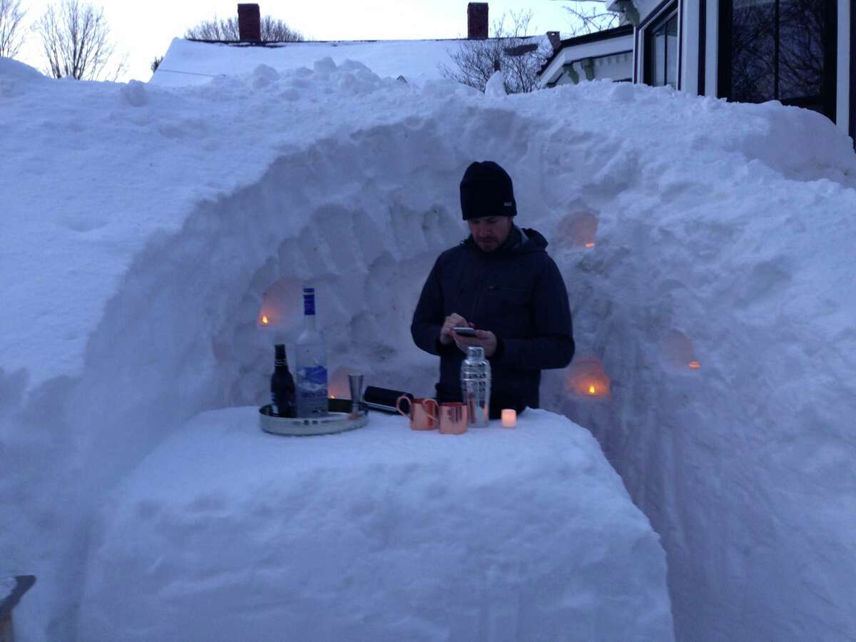 This Texas couple built an awesome bar out of snow
