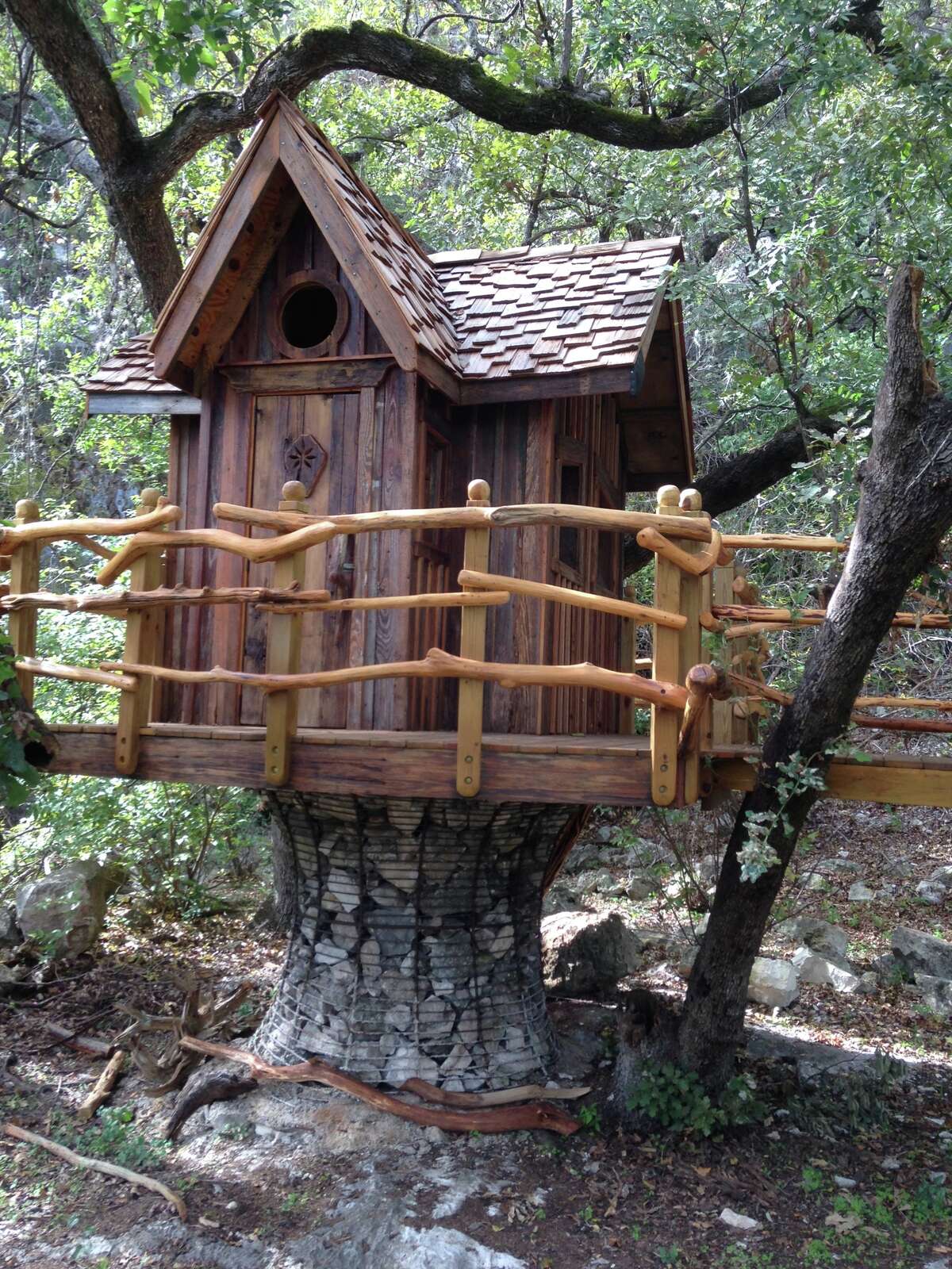 S.A. treehouse creator shares his work with the master