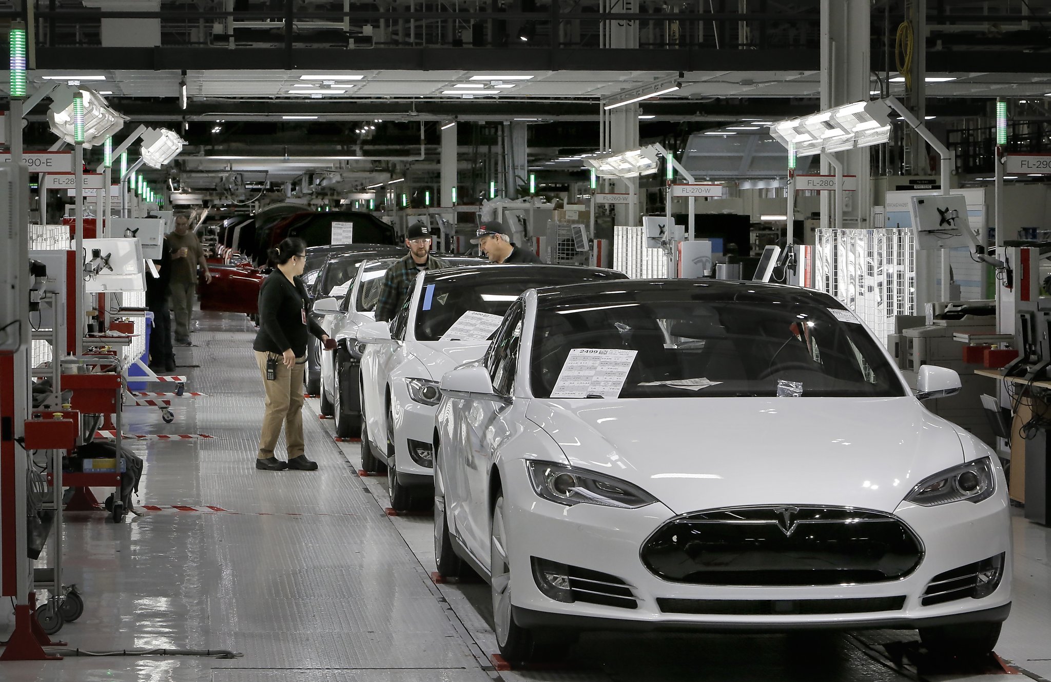 Tesla offers concessions to help pass Connecticut bill