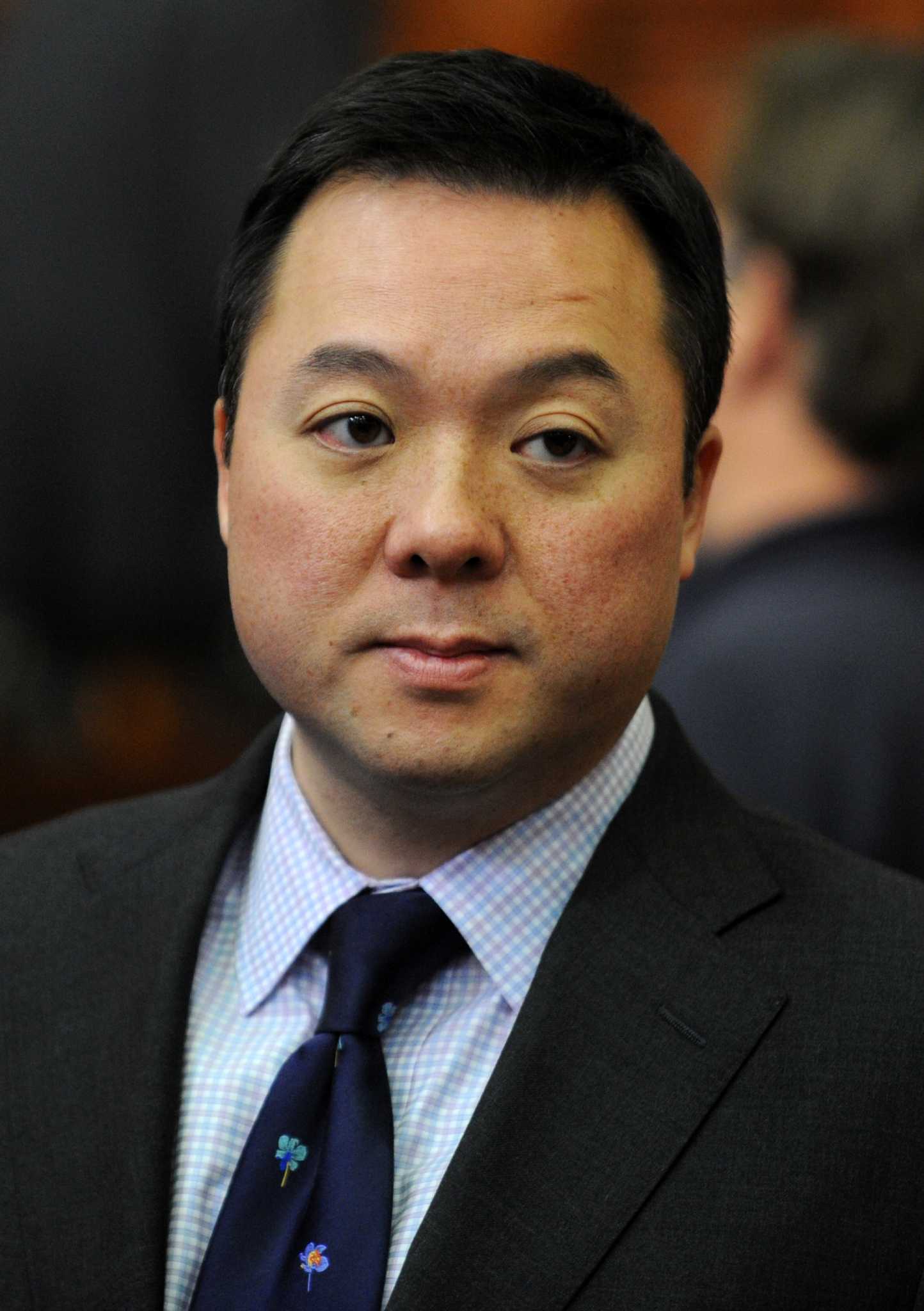 Bill proposed to ban smoking on train platforms