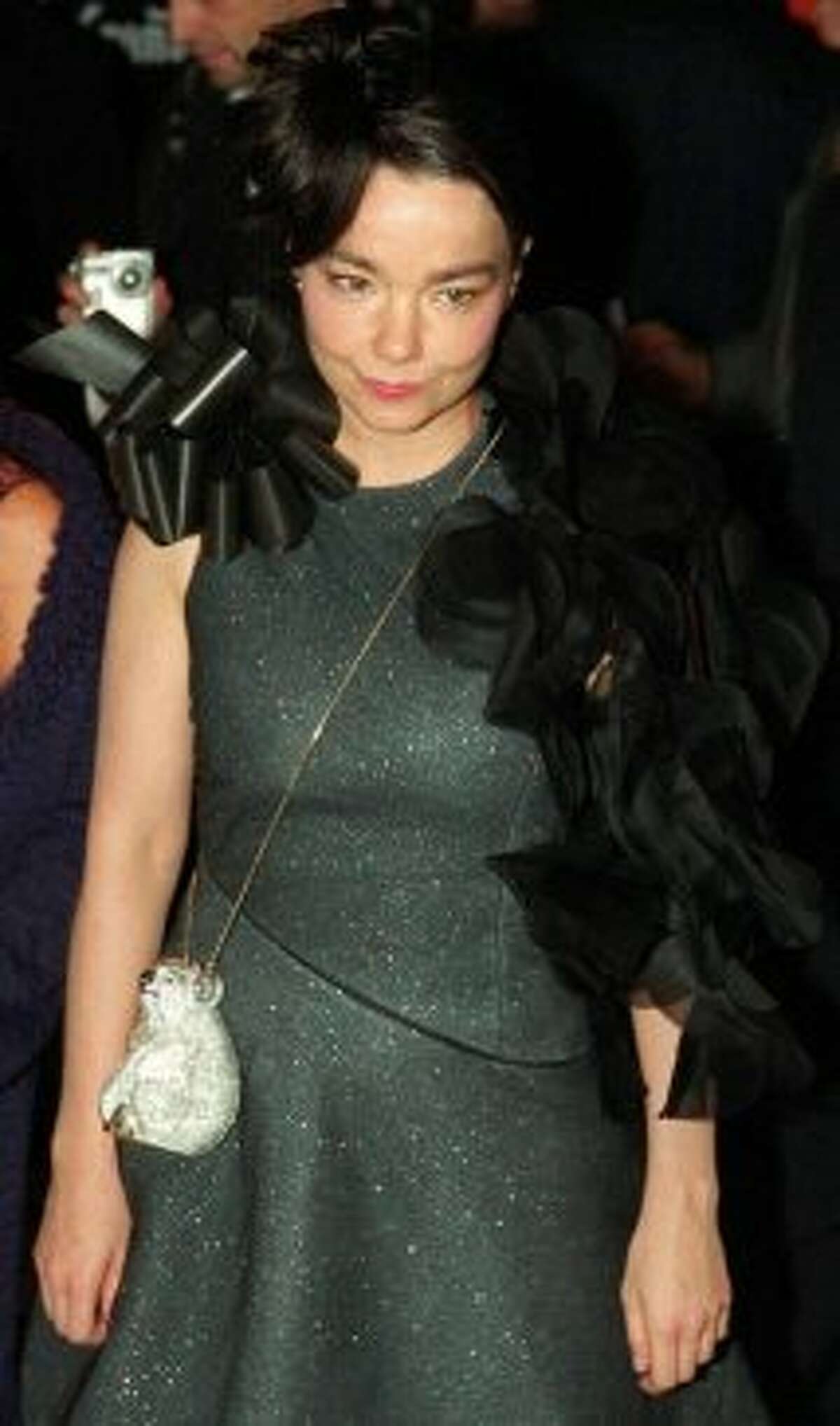 A.B. Quintanilla agrees to pay $87,000 in child support, still ordered ...