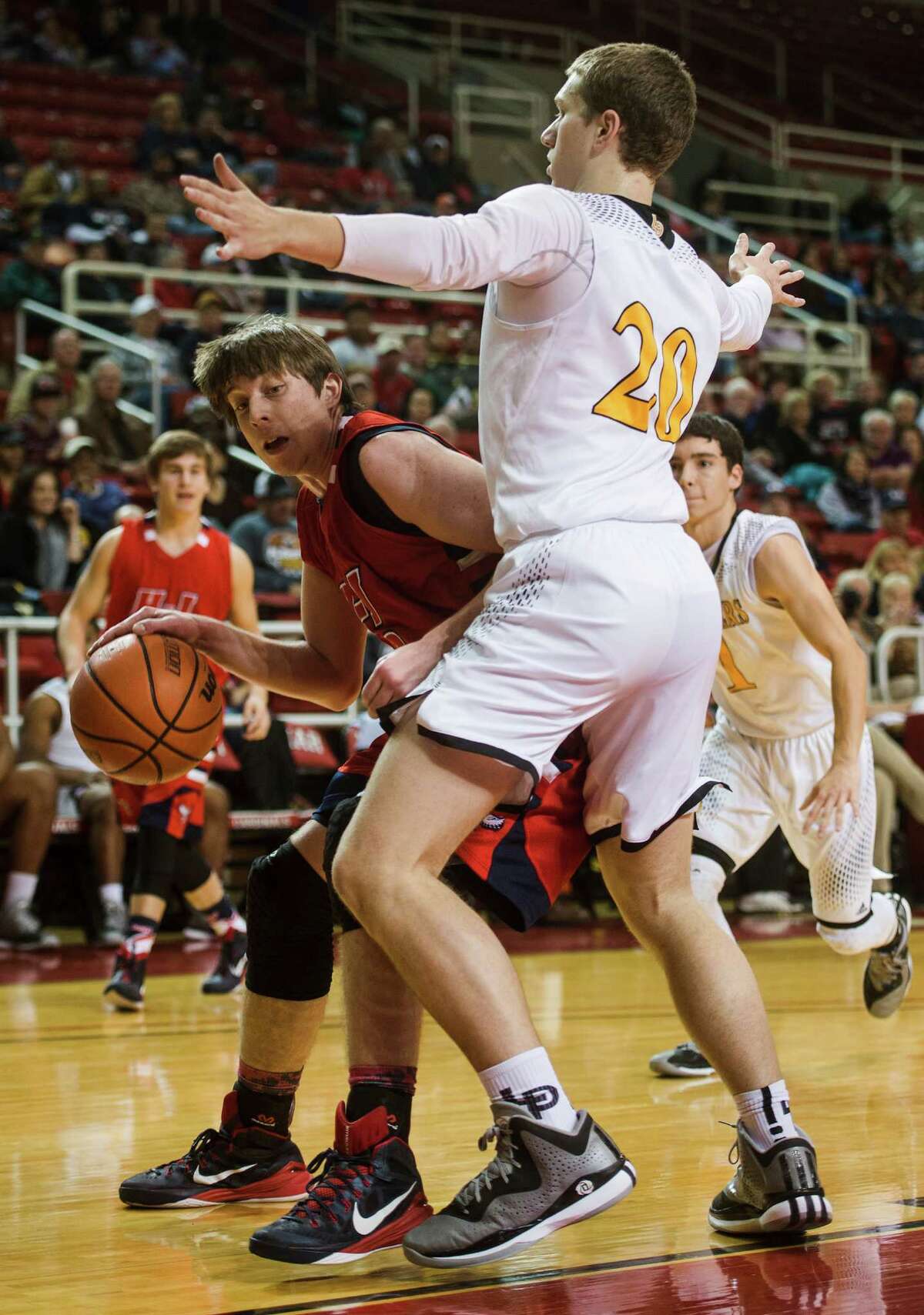 Hardin-Jefferson and Liberty face off at Montagne Center